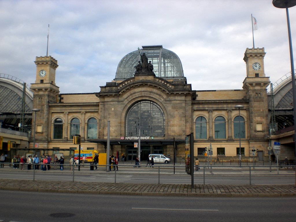 Der Dresdener Hauptbahnhof. - Staedte-fotos.de