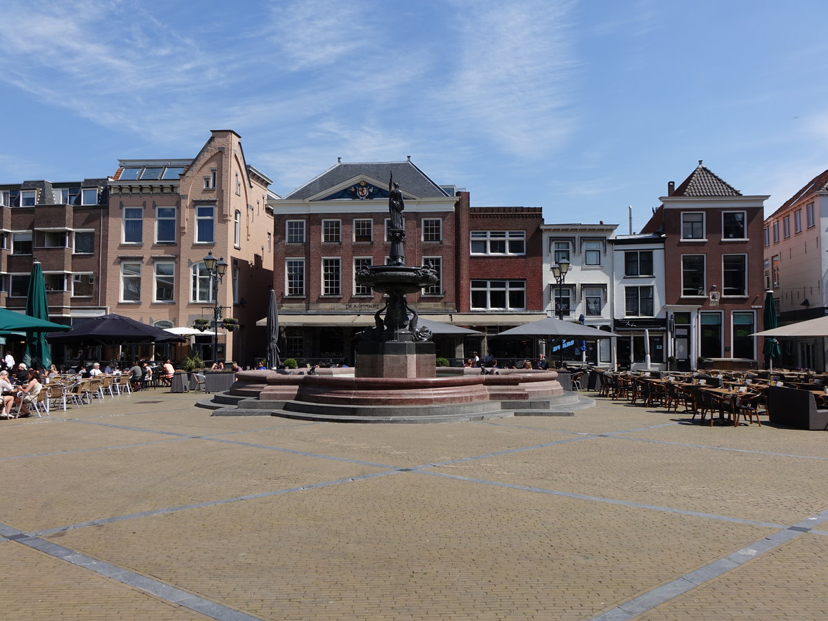 Am Marktplatz von Gorinchem (09.05.2016) - Staedte-fotos.de