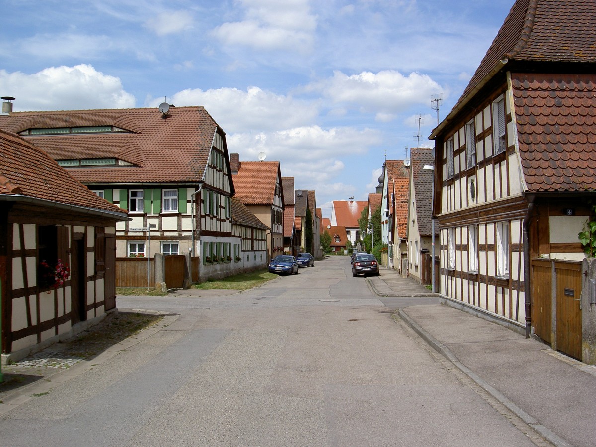 Markt Nordheim, Fachwerkhäuser am Mühlbach (19.06.2014) - Staedte-fotos.de