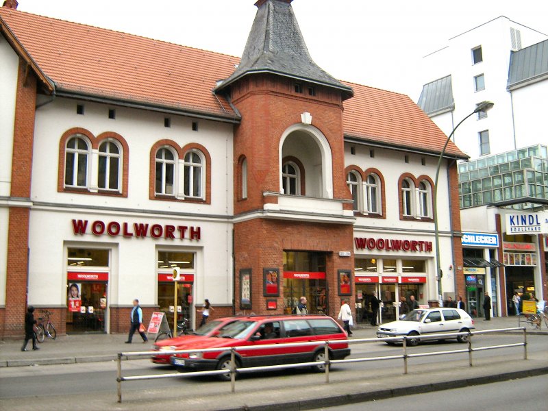 Berlin-TEGEL, am U-Bahnhof Alt-Tegel, 15.8.2007 - Staedte-fotos.de